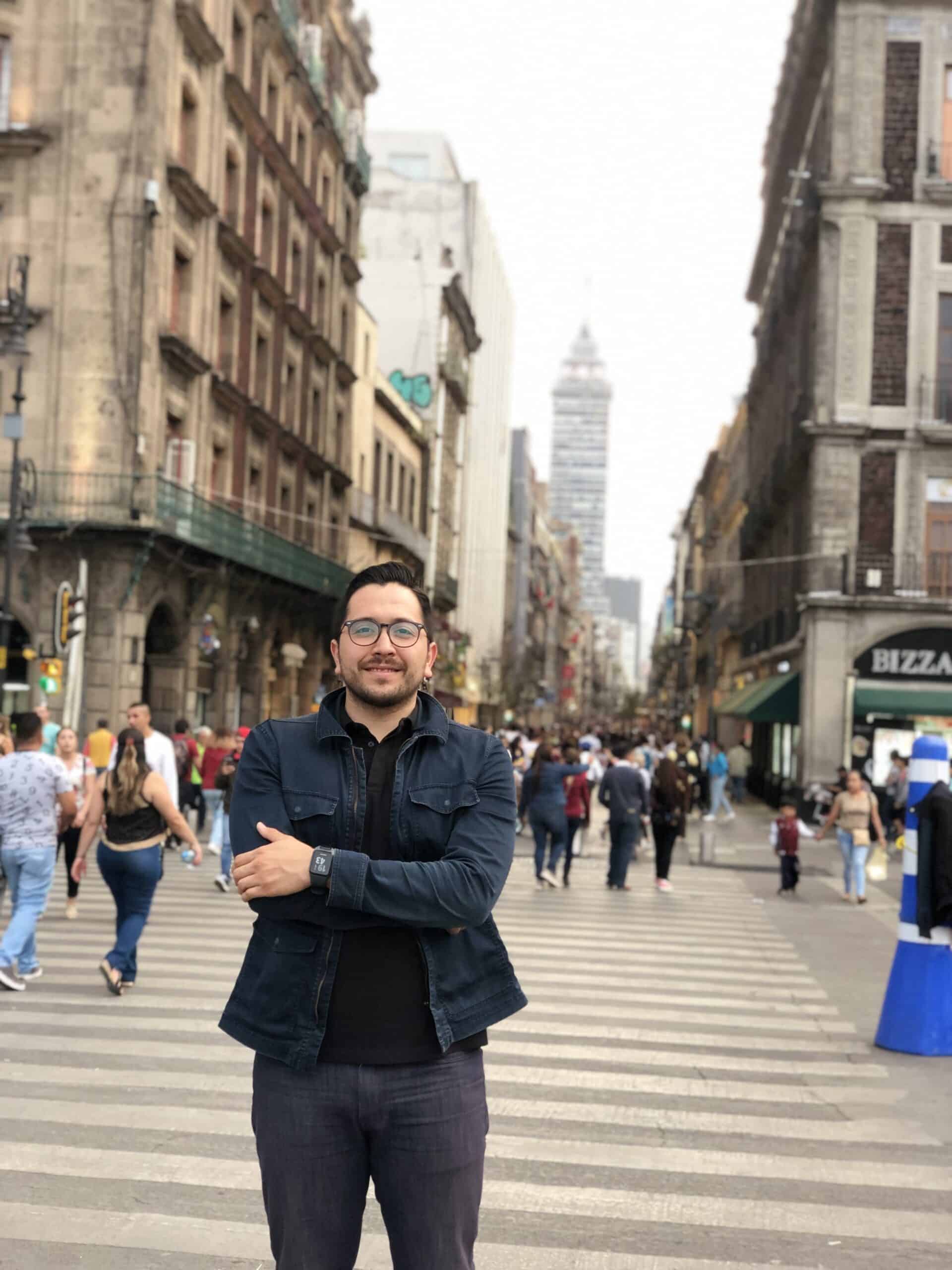 La Voz De Alejandro Morales Covive